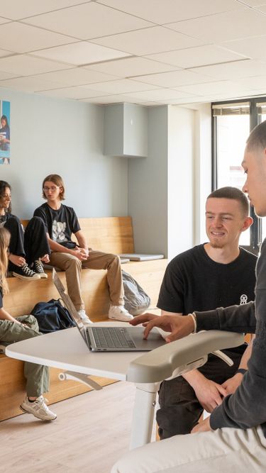 ISCOM Paris - Campus, Formations et Avis | Diplomeo.com